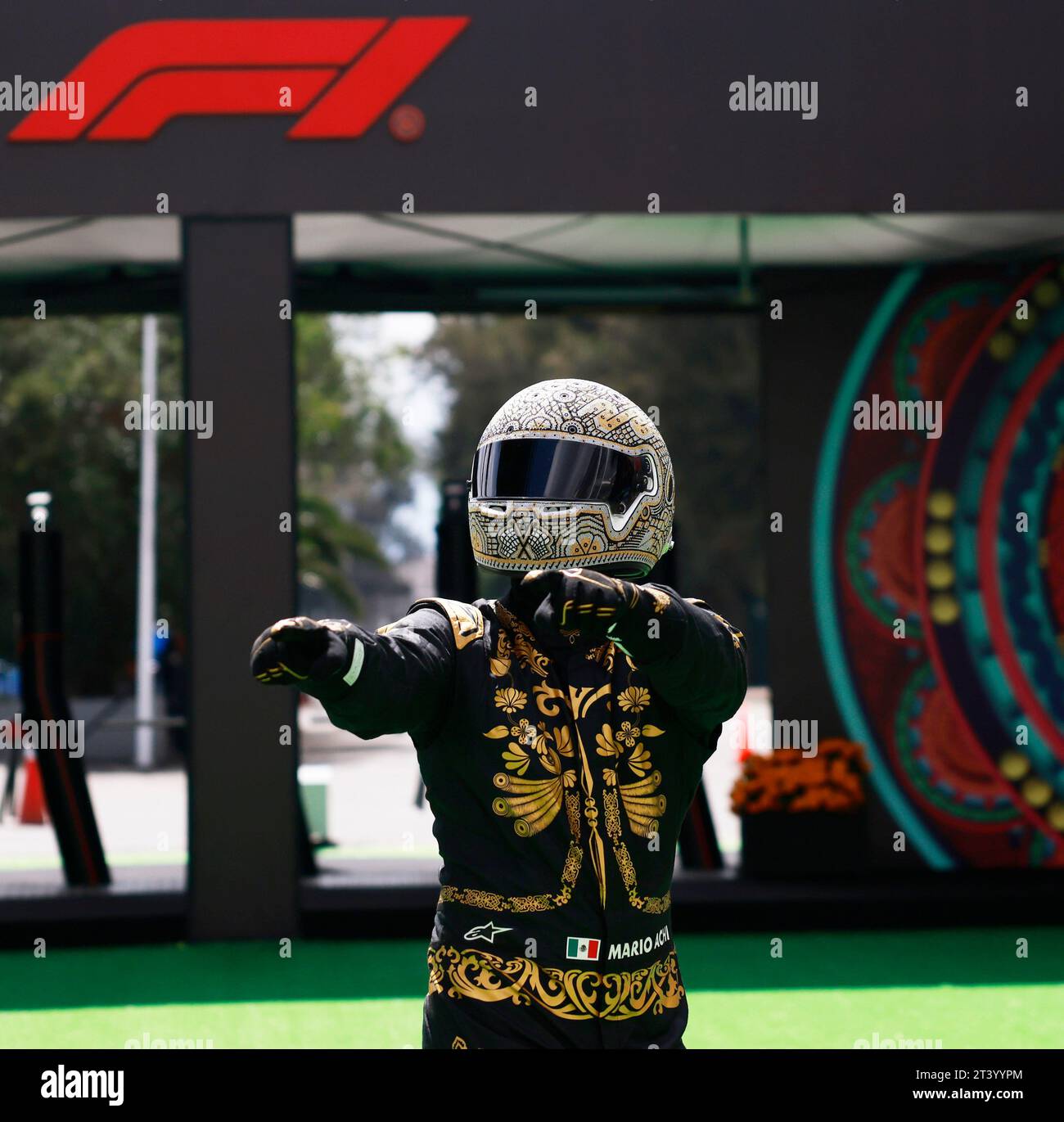 Paddock entertainer hi-res stock photography and images - Alamy