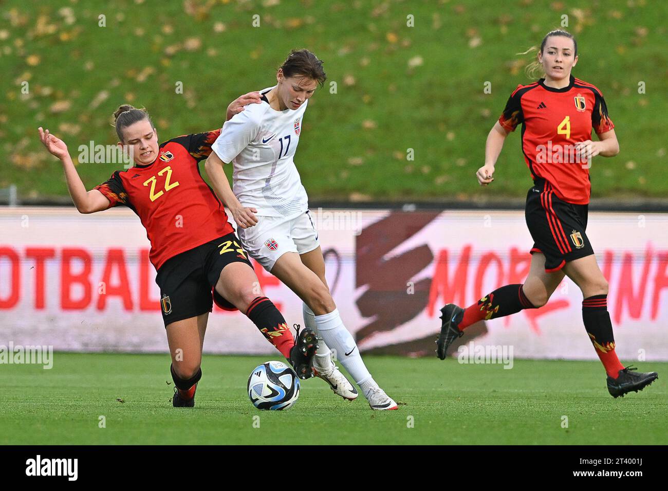 Deinze, Belgium. 26th Oct, 2023. Karlijn Helsen (22) of Belgium and Rakel Engesvik (17) of ...