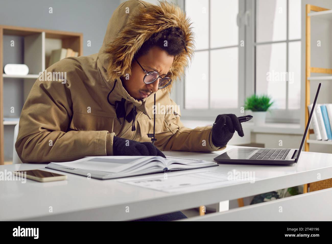 Office heating hi-res stock photography and images - Alamy
