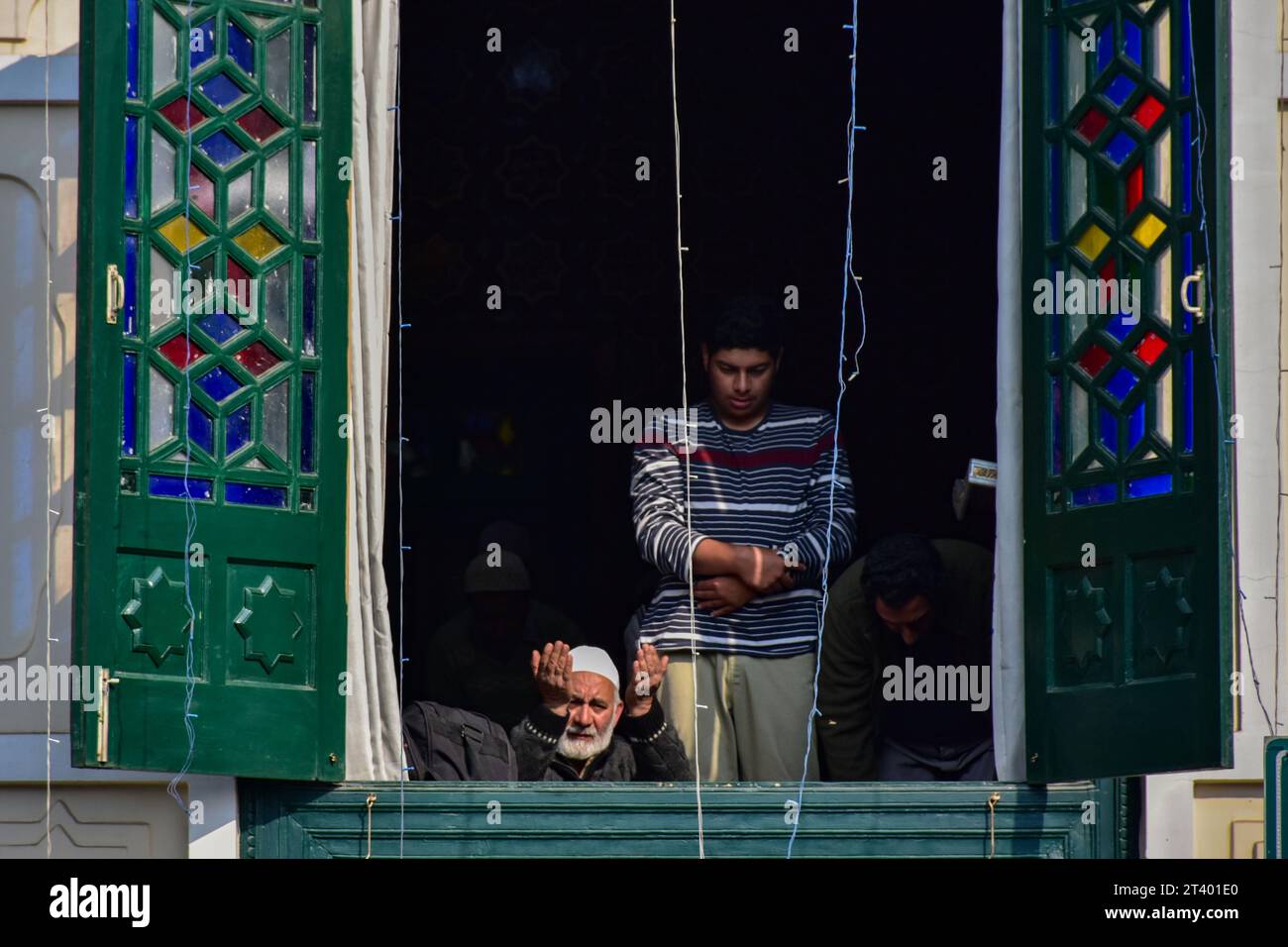 Srinagar, India. 27th Oct, 2023. Kashmiri Muslim devotees seen in the ...