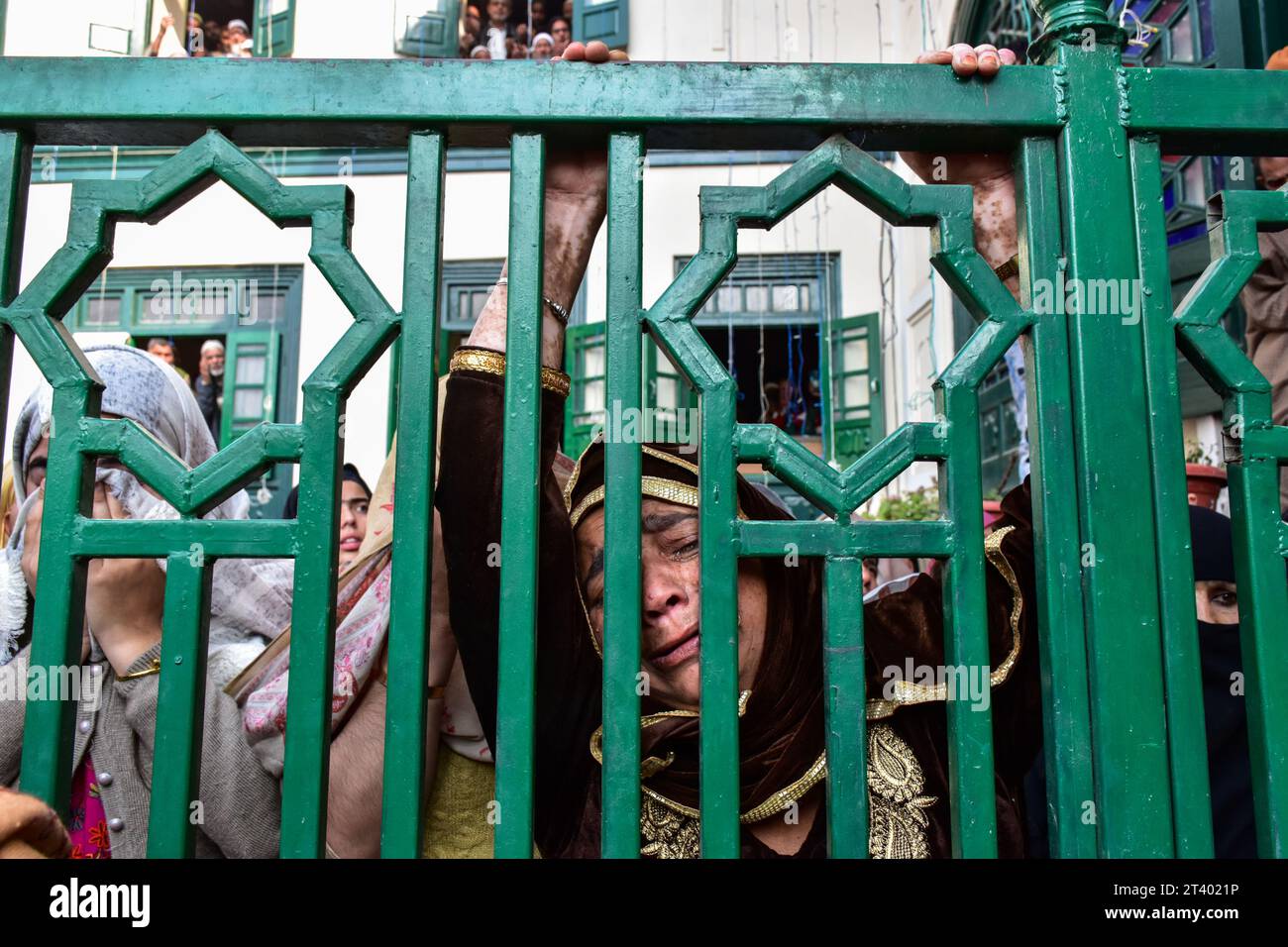 Srinagar, India. 27th Oct, 2023. A Kashmiri Muslim woman seen weeping ...