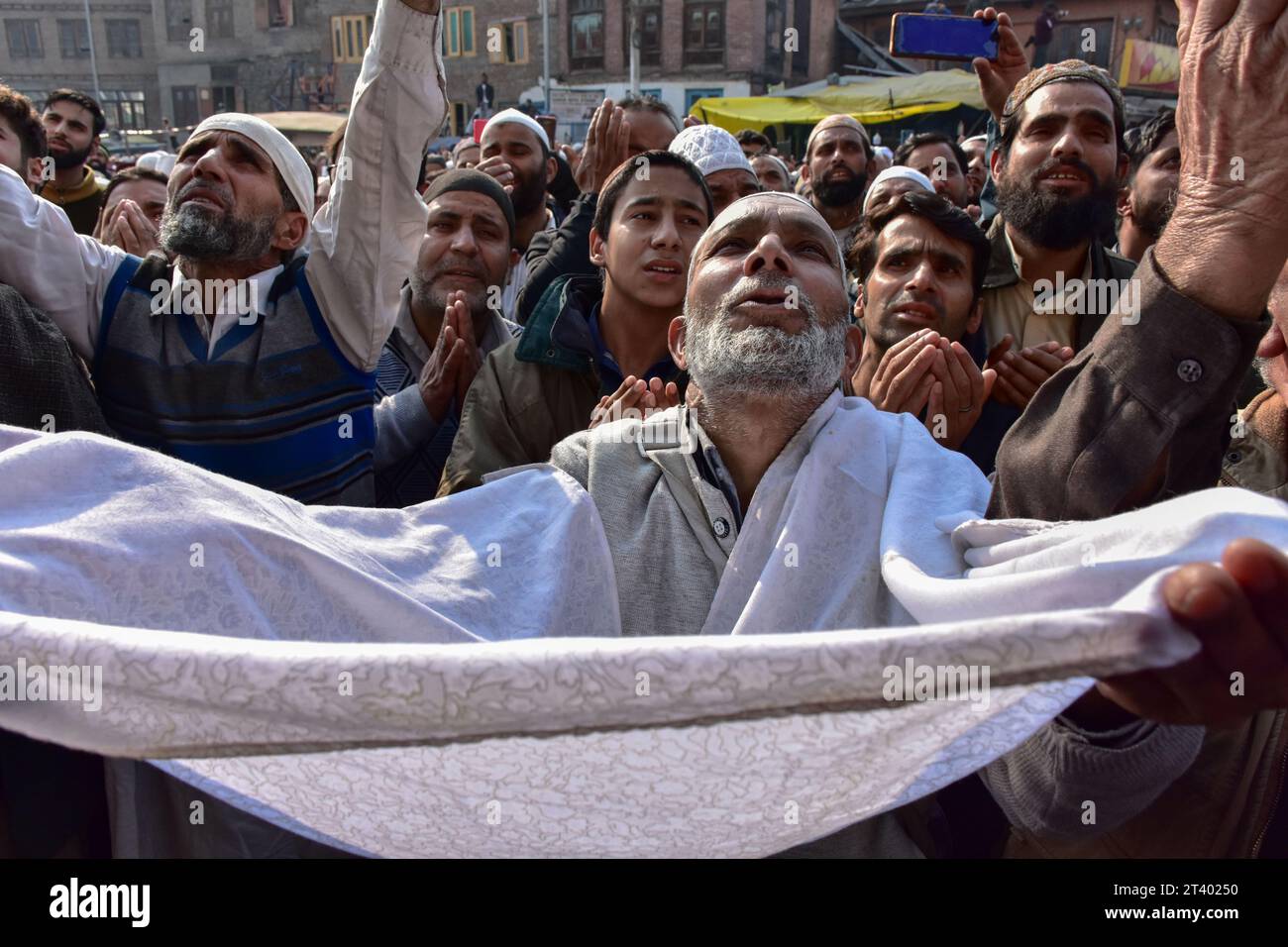 Sufi saint sheikh syed abdul qadir jeelani shrine hi-res stock ...