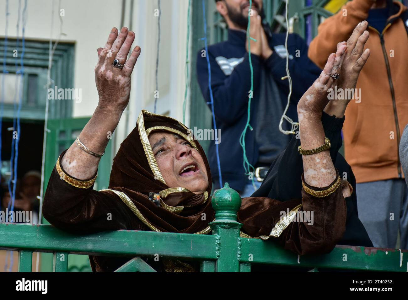Srinagar, India. 27th Oct, 2023. A Kashmiri Muslim woman seen weeping ...