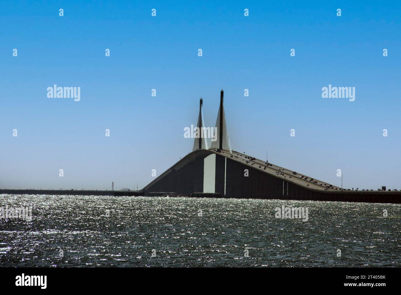 Sunshine skyway bridge over tampa hi-res stock photography and images ...