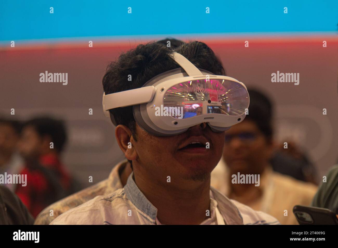 New Delhi, Delhi, India. 27th Oct, 2023. A man can be seen wearing a ...