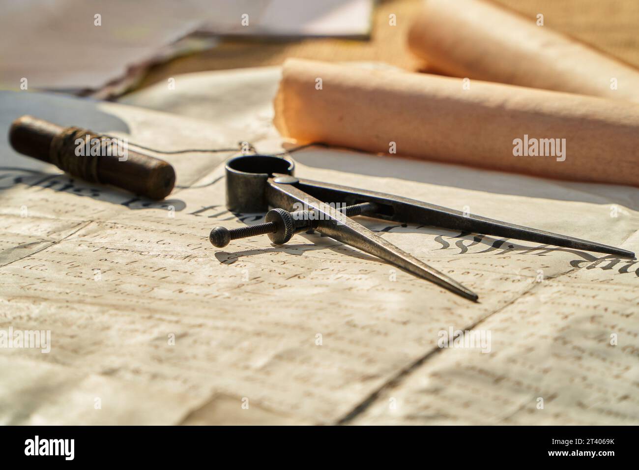 Compass math tool hi-res stock photography and images - Alamy