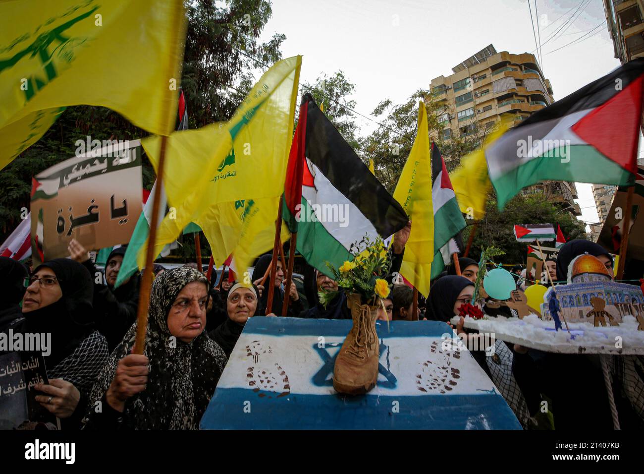 Beirut, Lebanon. 27th Oct, 2023. Lebanese pro-Iranian Hezbollah ...