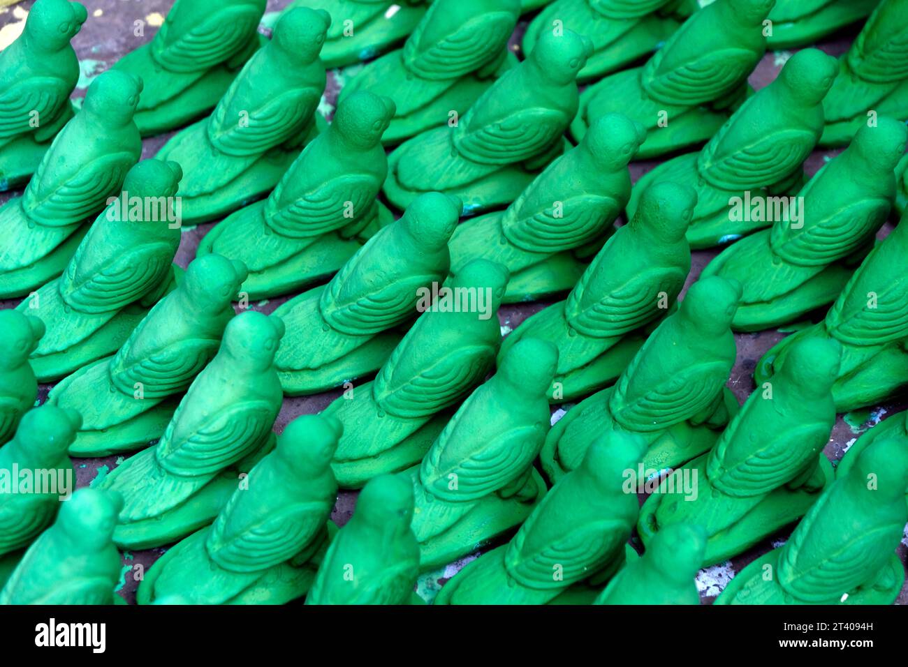 Traditional Potters make replicas of Chhatrapati Shivaji Maharaj ...