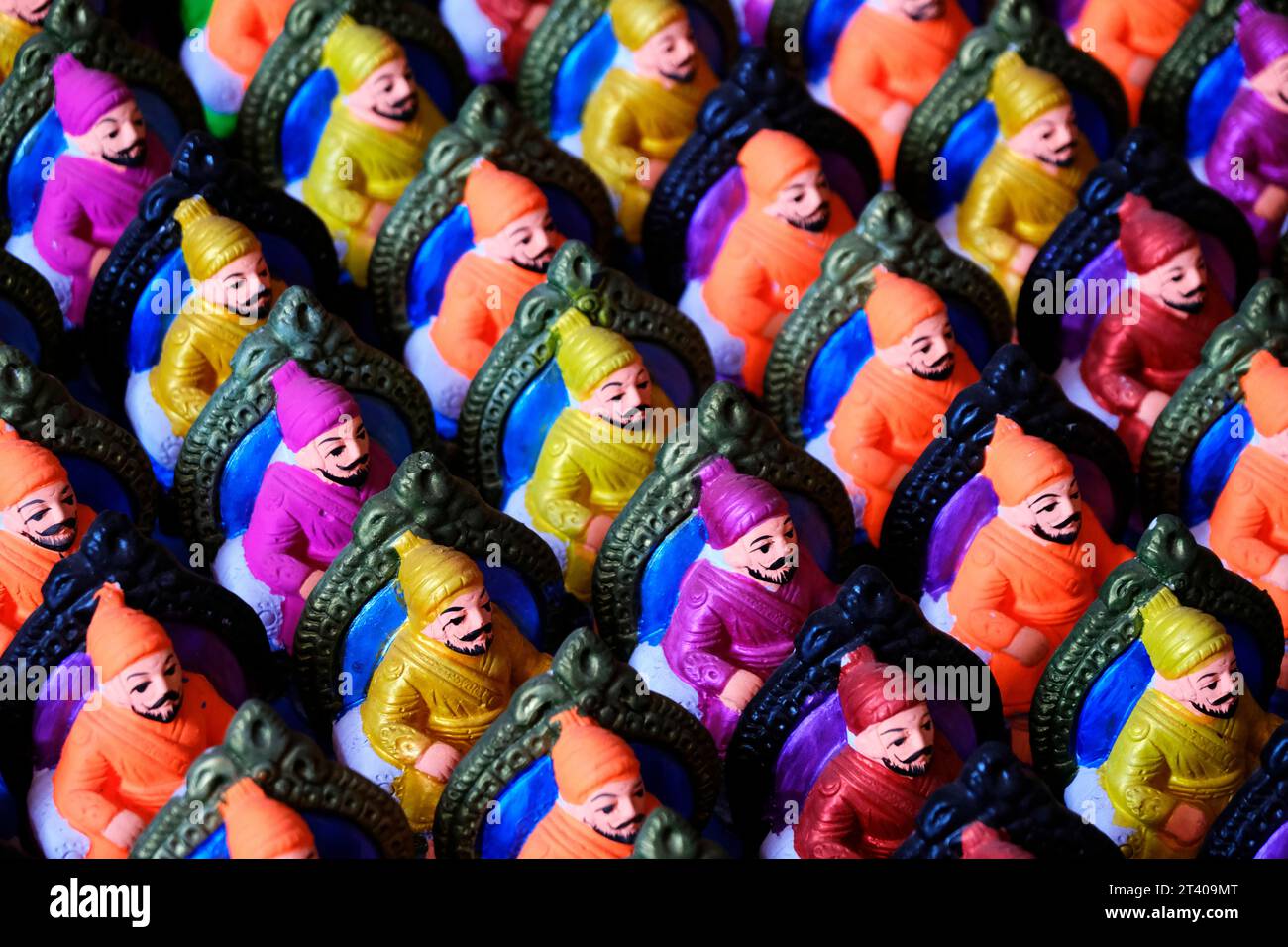 Traditional Potters make replicas of Chhatrapati Shivaji Maharaj ...