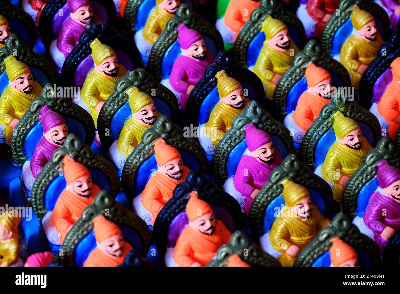 Traditional Potters make replicas of Chhatrapati Shivaji Maharaj ...
