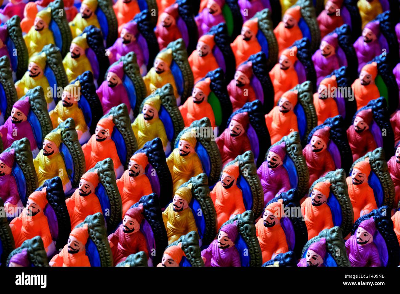 Traditional Potters make replicas of Chhatrapati Shivaji Maharaj ...