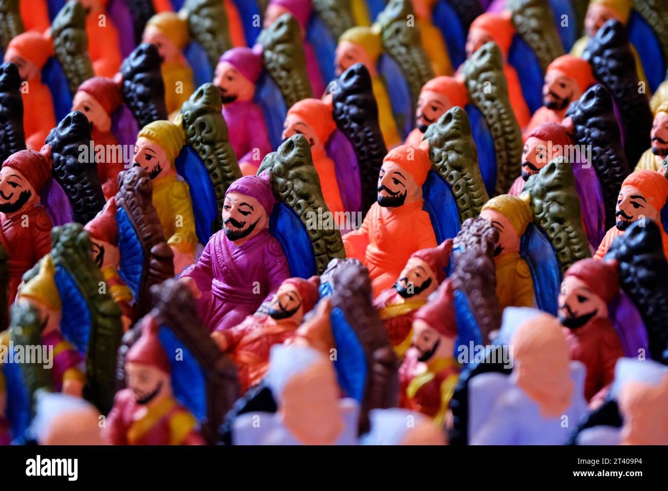 Traditional Potters make replicas of Chhatrapati Shivaji Maharaj ...