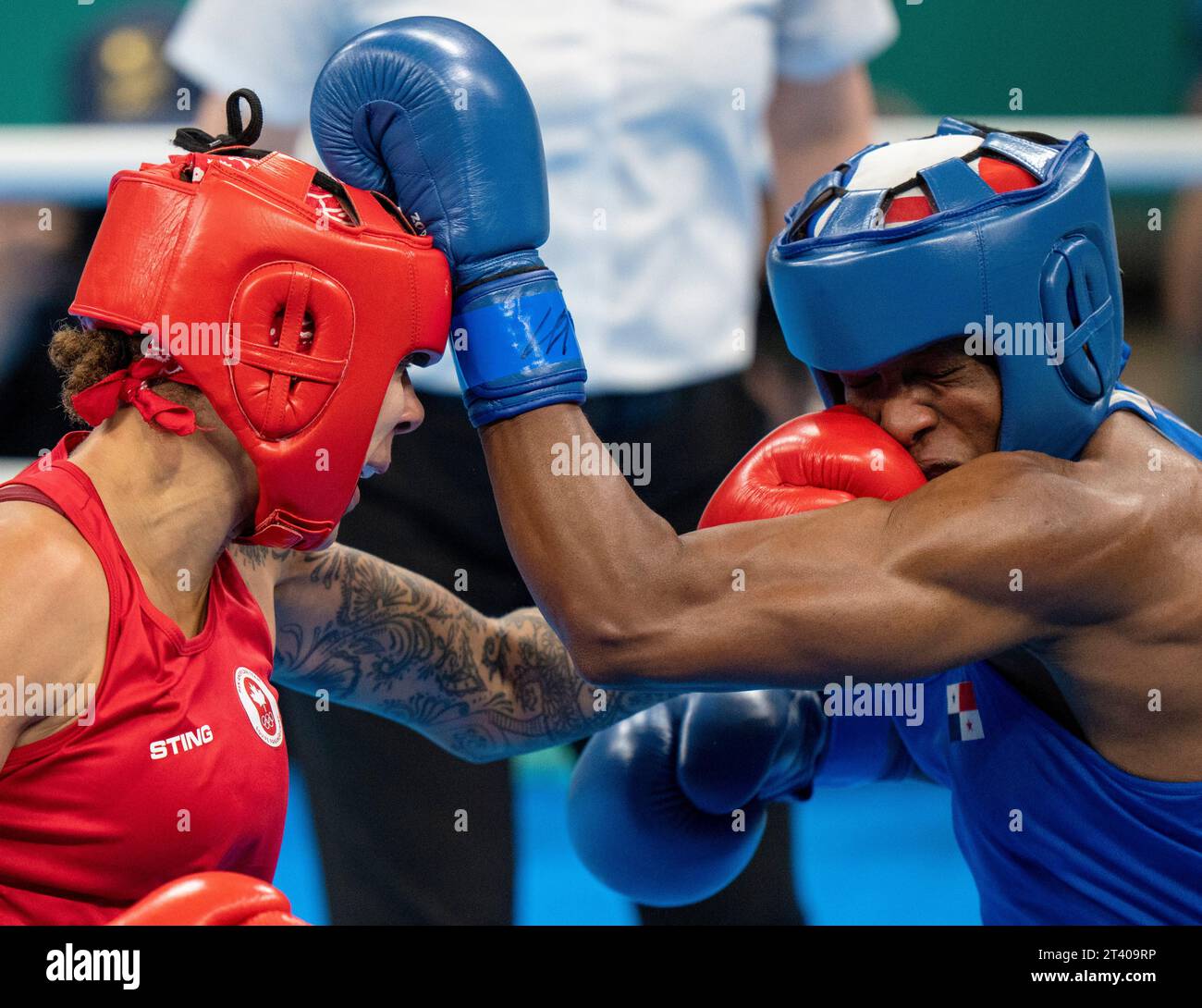 Santiago, Chile. 27th Oct, 2023. Canadian boxer Tammara Thibeault, left ...