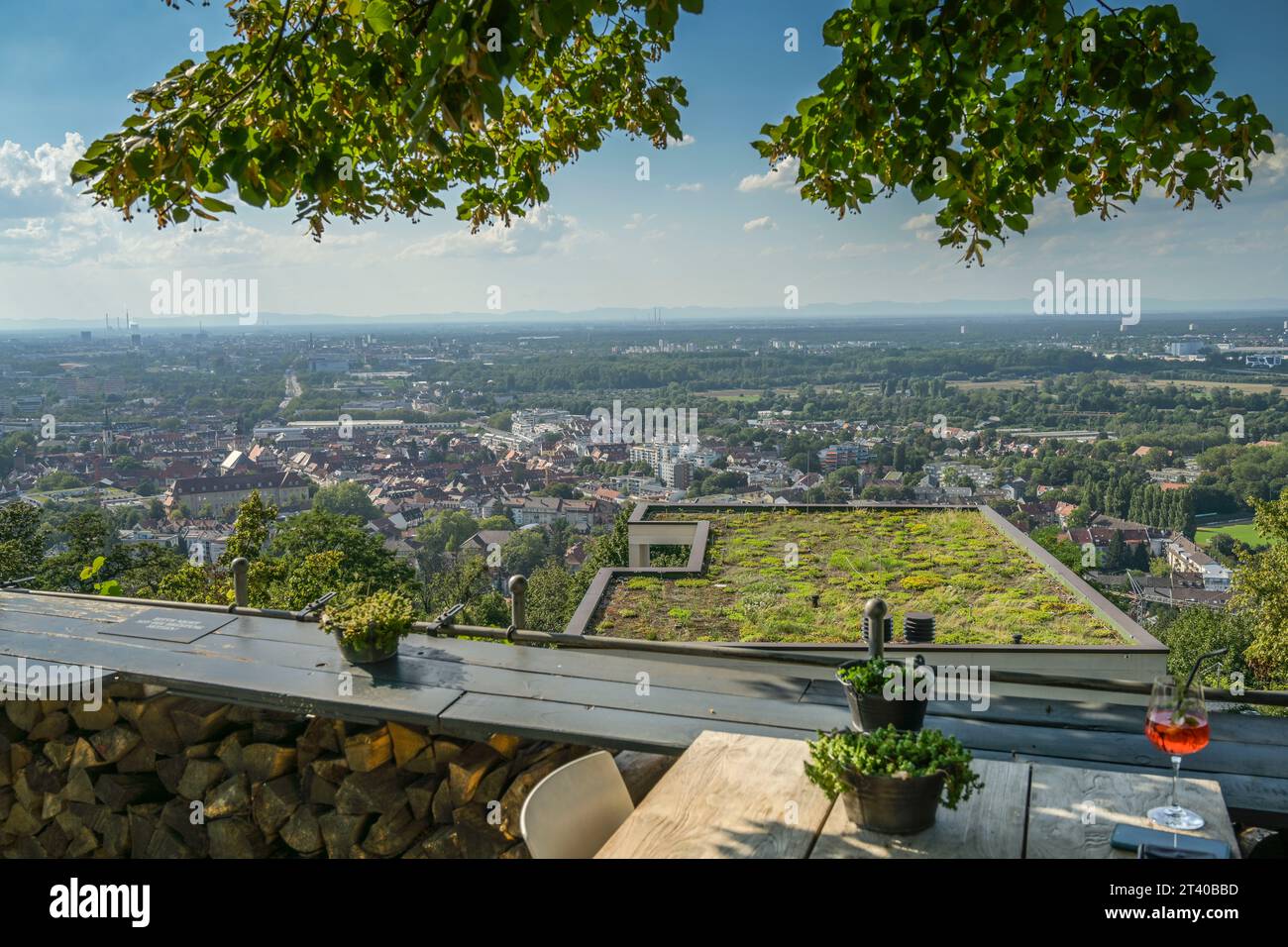 Panorama von Karlsruhe, Aussicht vom Restaurant Anders auf dem Turmberg ...
