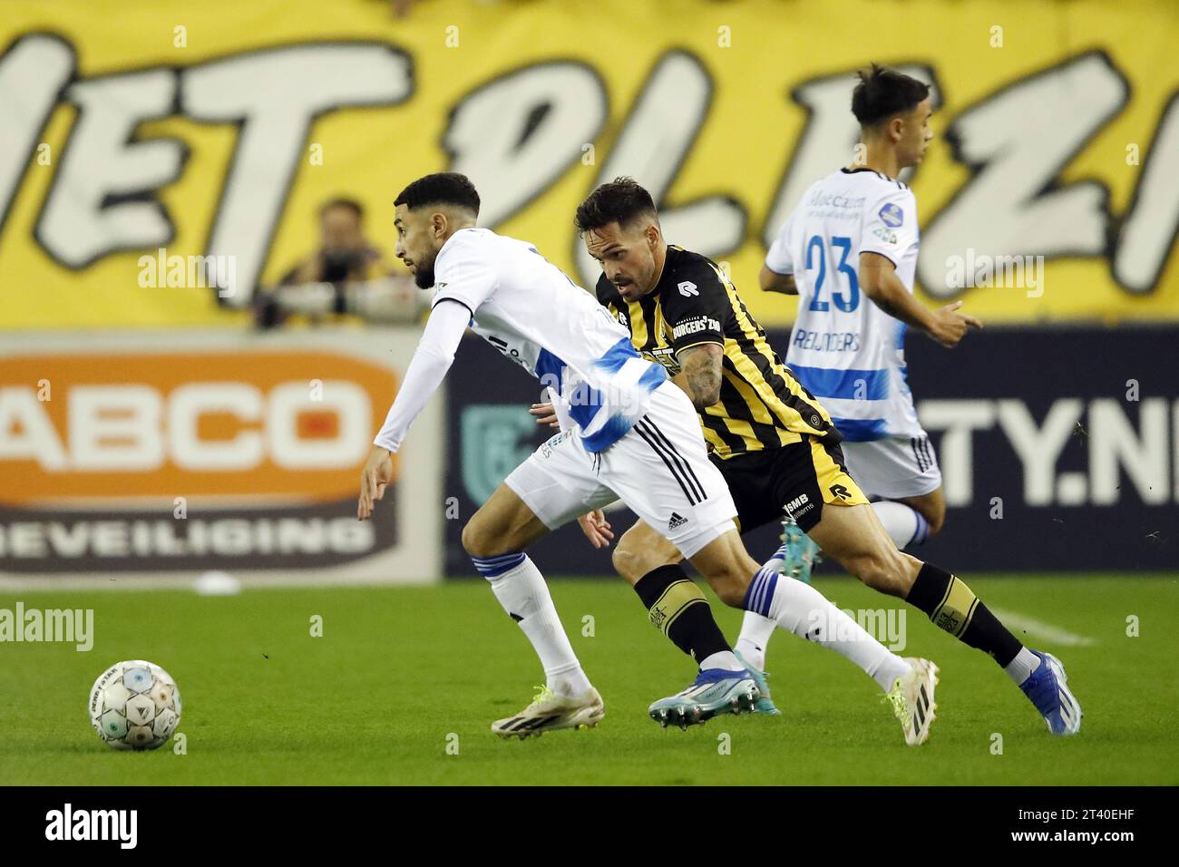 ARNHEM - (l-r) Younes Namli of PEC Zwolle, Mica Pinto of Vitesse during ...
