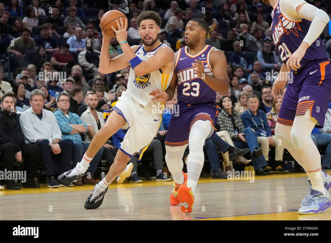 Golden State Warriors guard Klay Thompson (11) is defended by Phoenix ...