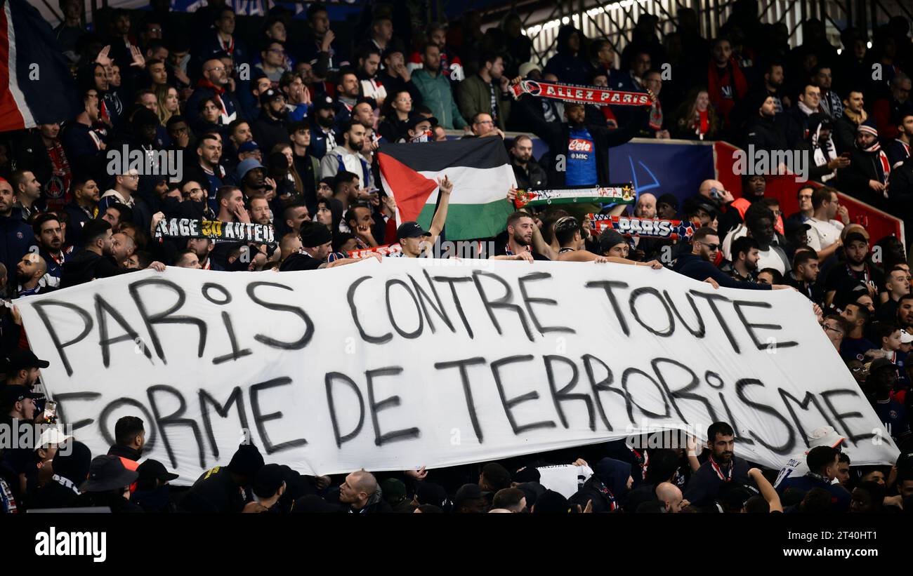 Uefa champions league banner hi-res stock photography and images - Alamy