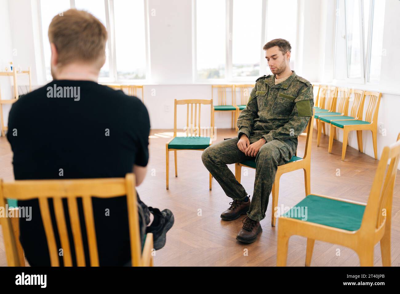 Group of veterans talking hi-res stock photography and images - Alamy