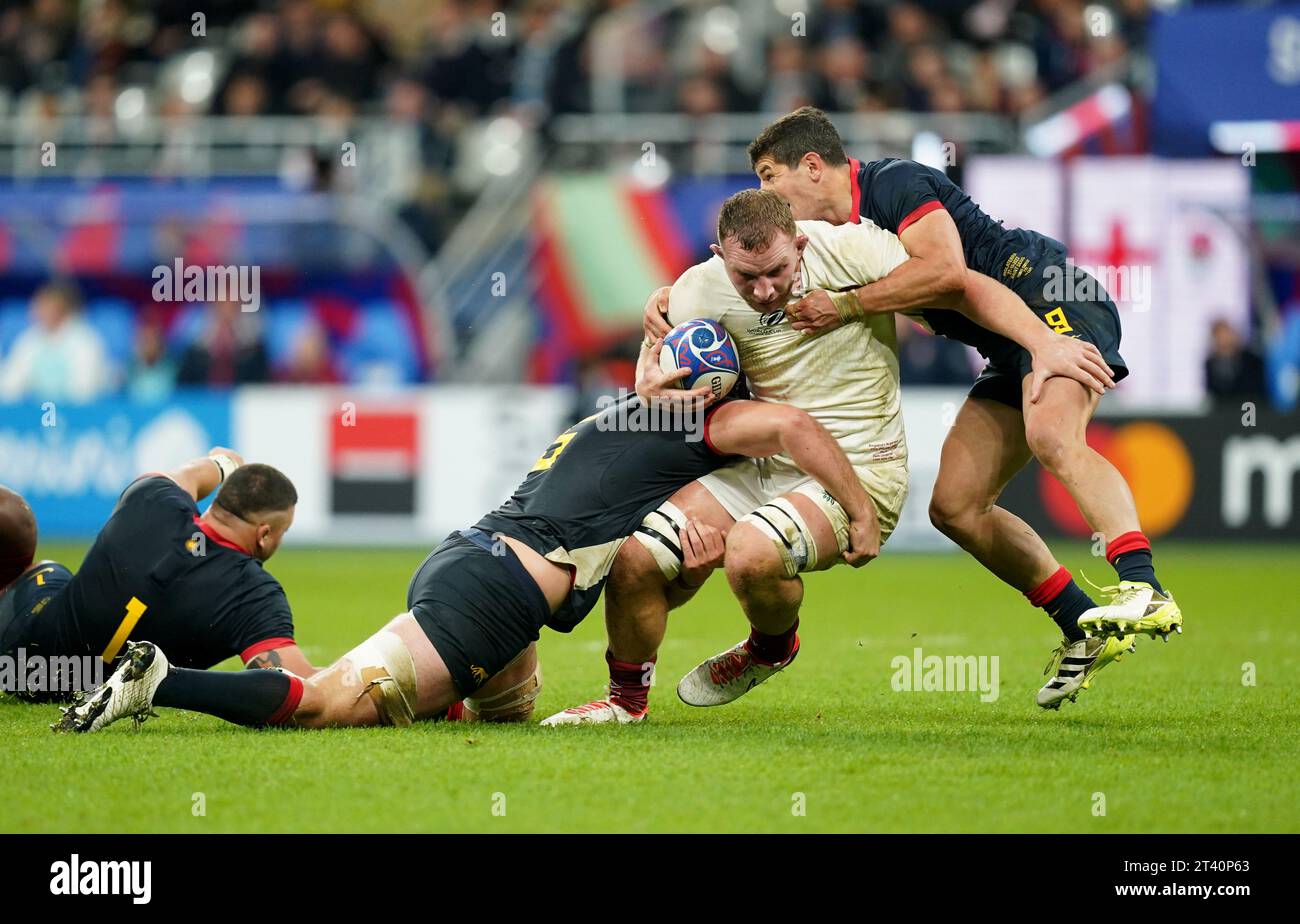 England's Sam Underhill (centre) is tackled by Argentina's Pedro ...