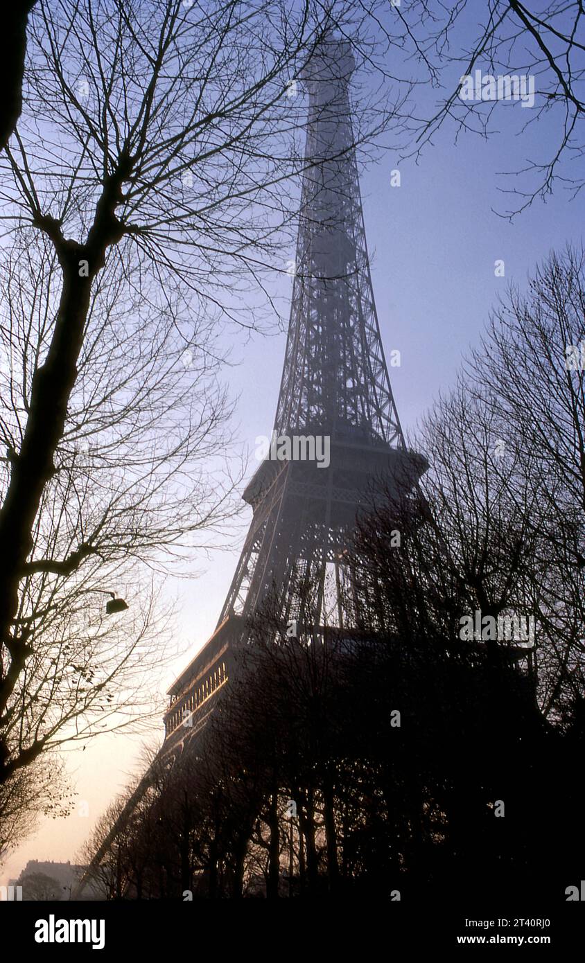 Moody paris france hi-res stock photography and images - Alamy