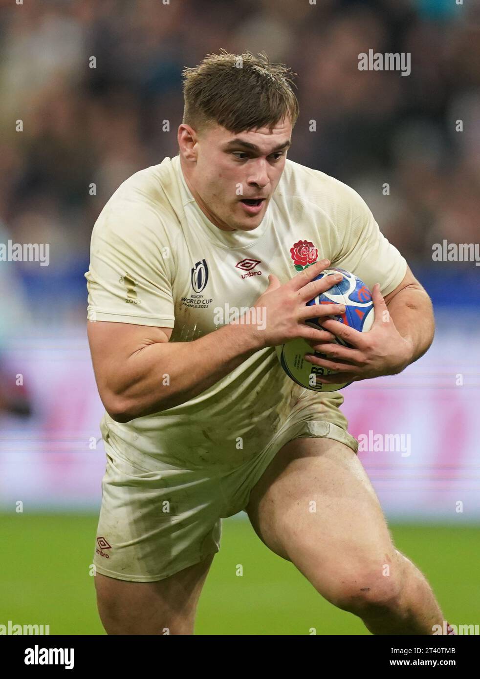 England’s Theo Dan on his way to score his sides second try during the ...