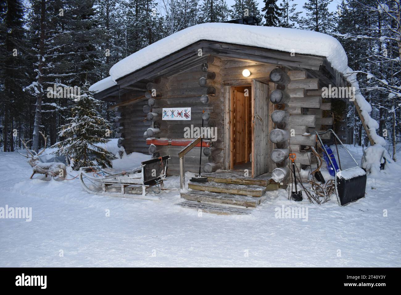 Chalet bois hi-res stock photography and images - Alamy
