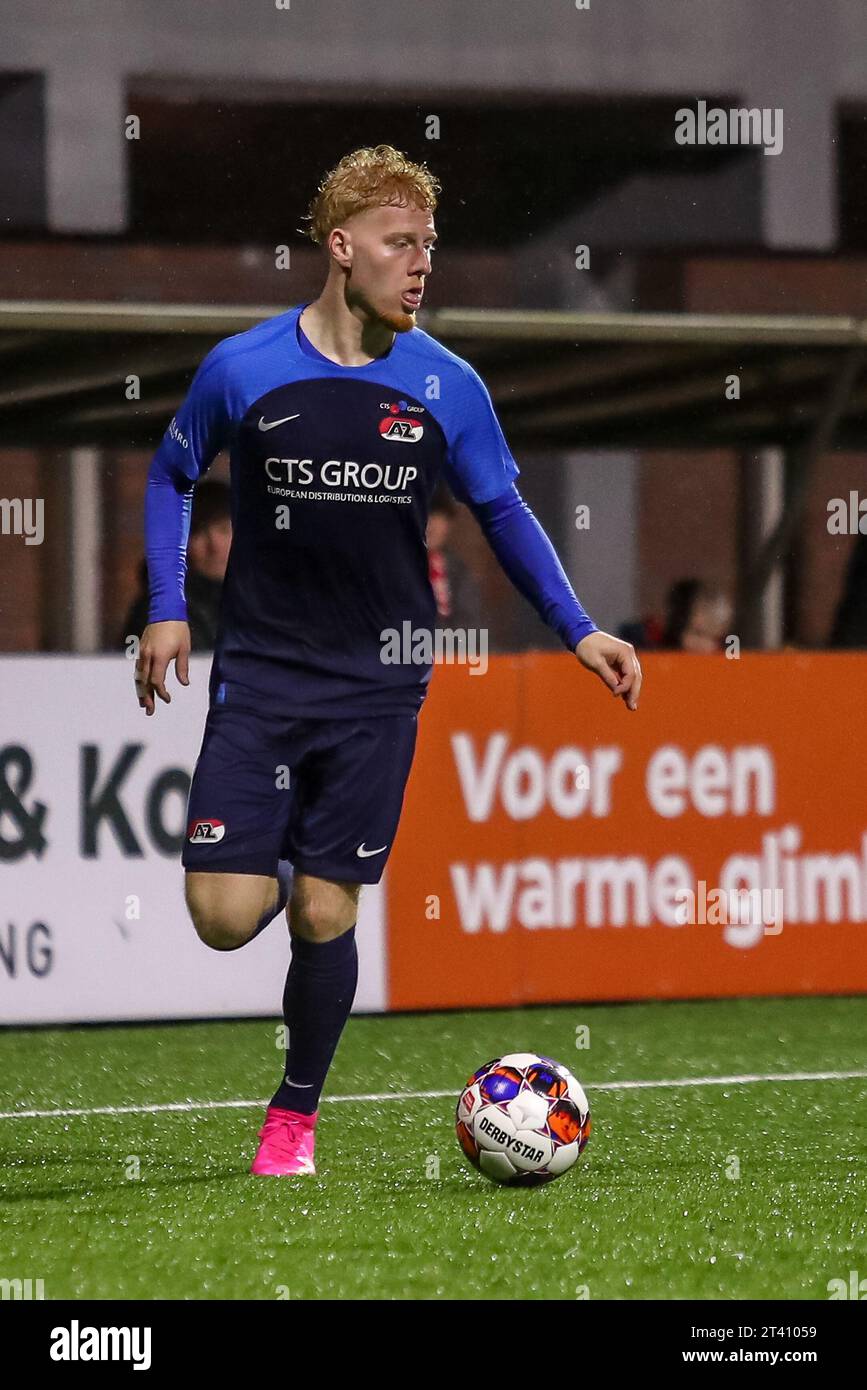 Emmen, Netherlands. 27th Oct, 2023. EMMEN, NETHERLANDS - OCTOBER 27: Mexx Meerdink of Jong AZ ...
