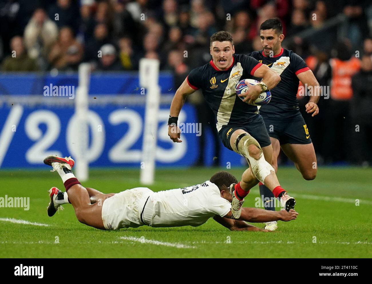 Argentina's Mateo Carreras skips away from England's Ollie Lawrence ...