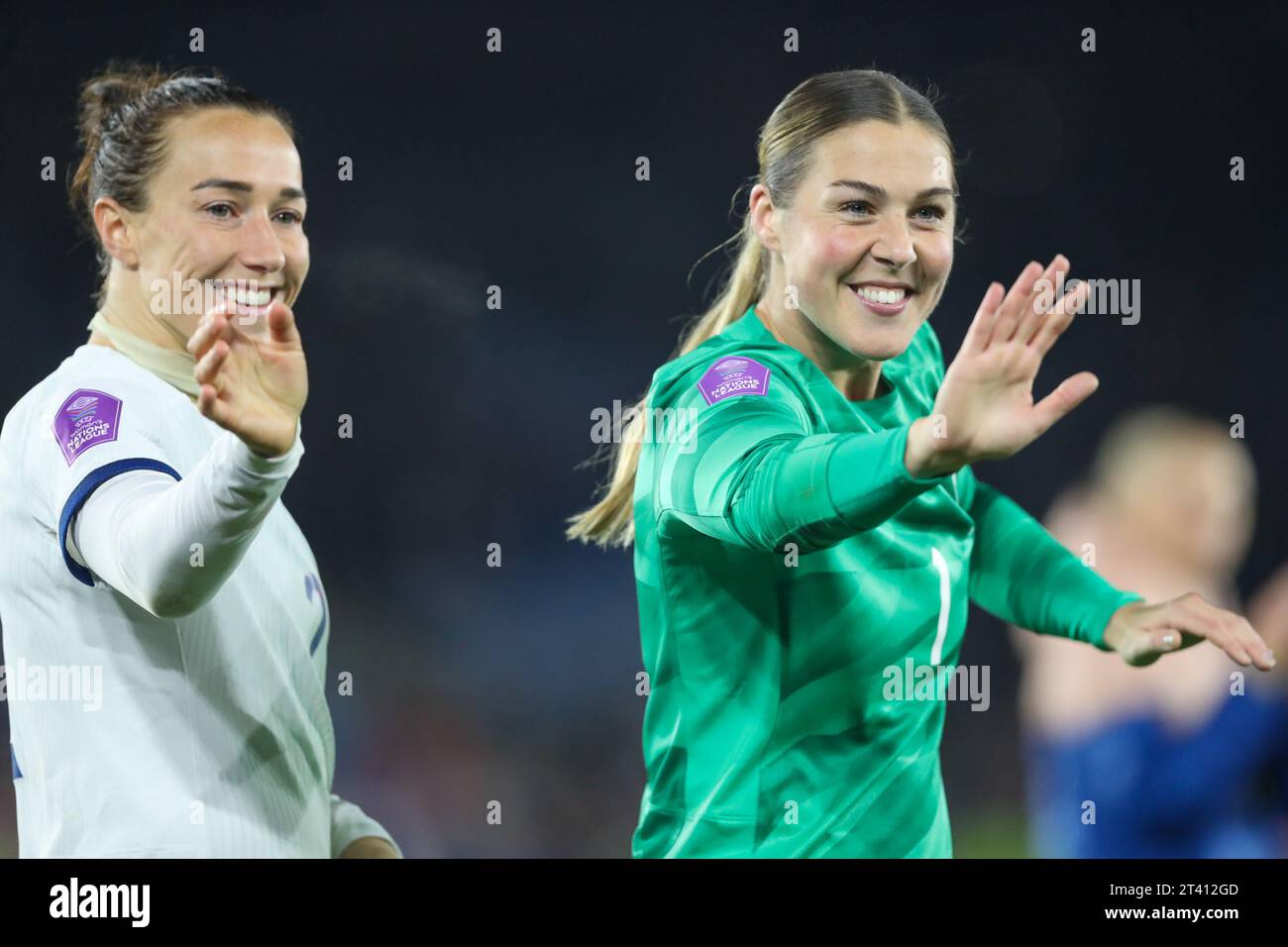 Leicester, UK. 27th October, 2023. Lucy Bronze and Mary Earps wave to ...