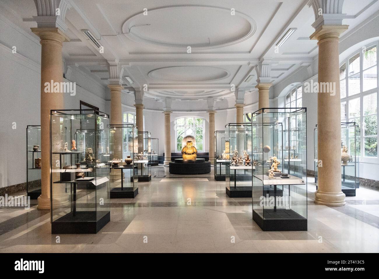 Ancient American artefacts collection gallery, Royal Museums of Art and History, Brussels ...