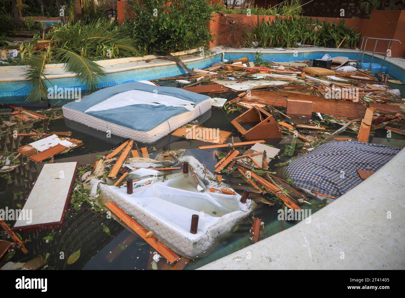ACAPULCO, MEXICO - OCTOBER 26: Material damage to hotels and ...