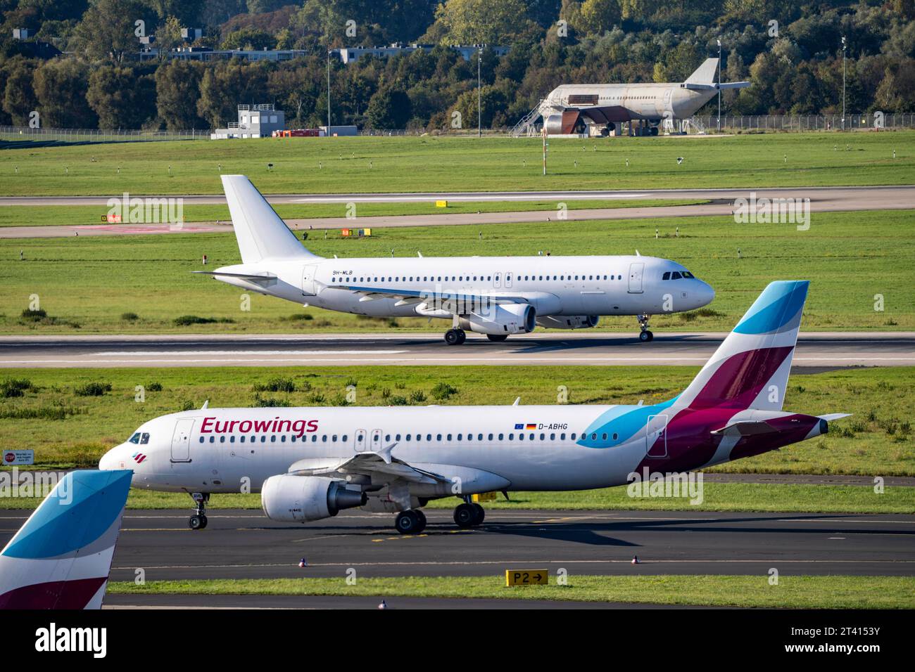Flughafen Düsseldorf, Avion Express Malta Airbus A320-200 beim Start ...
