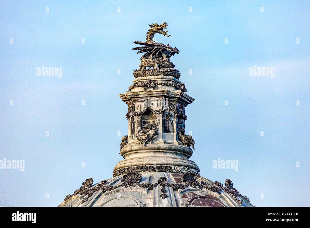Cardiff town hall dragon hi-res stock photography and images - Alamy