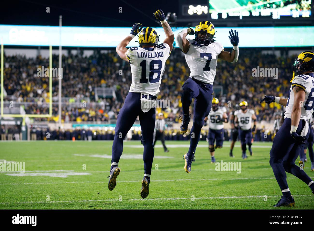 Michigan tight end Colston Loveland, left, and running back Donovan ...