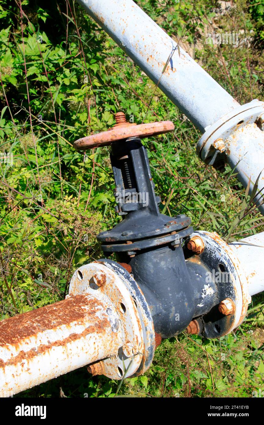 Pipe valves hi-res stock photography and images - Alamy