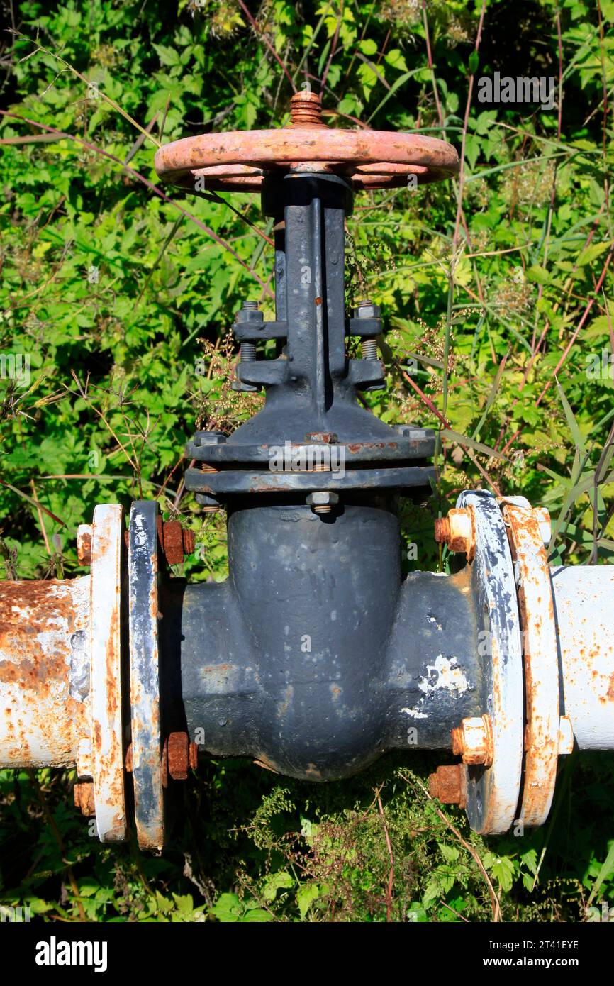 Pipe valves hi-res stock photography and images - Alamy