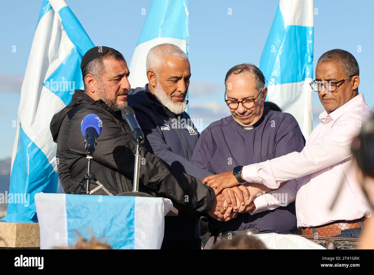 From left to right, Rabbi Haïm Bendao, the president of the supporters ...
