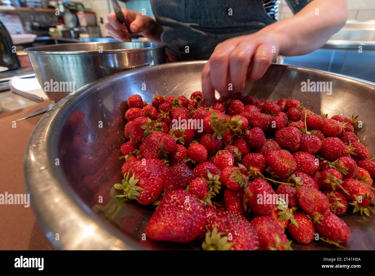 Cutting berries hi-res stock photography and images - Alamy