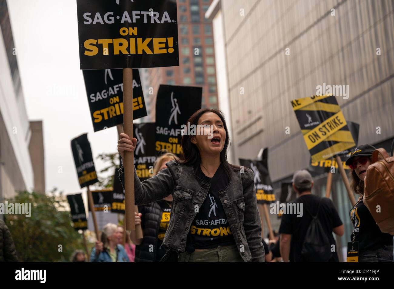 New York, USA. 27th Oct, 2023. Members of the SAG-AFTRA union, which ...