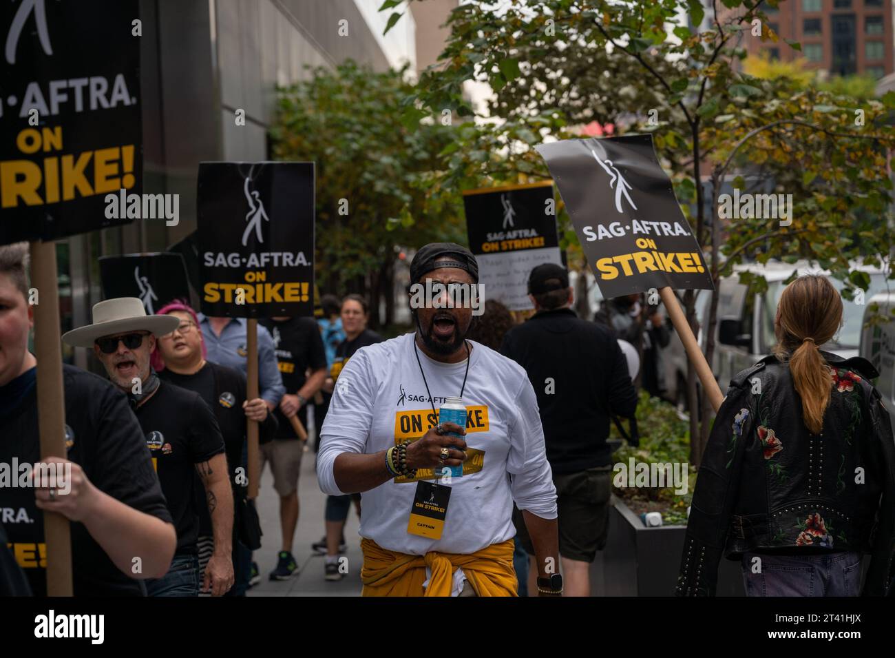 New York, USA. 27th Oct, 2023. Members of the SAG-AFTRA union, which ...