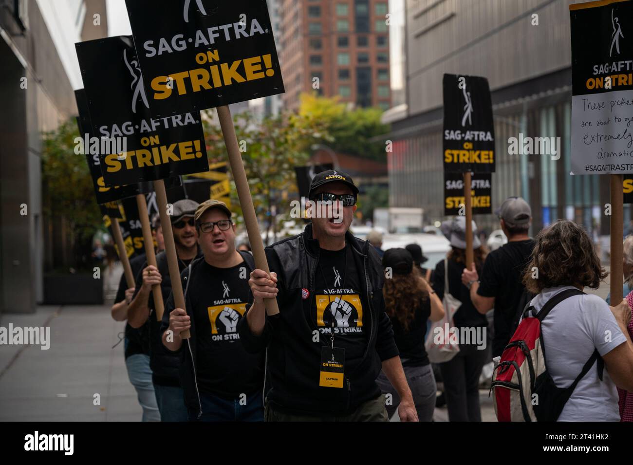 New York, USA. 27th Oct, 2023. Members of the SAG-AFTRA union, which ...