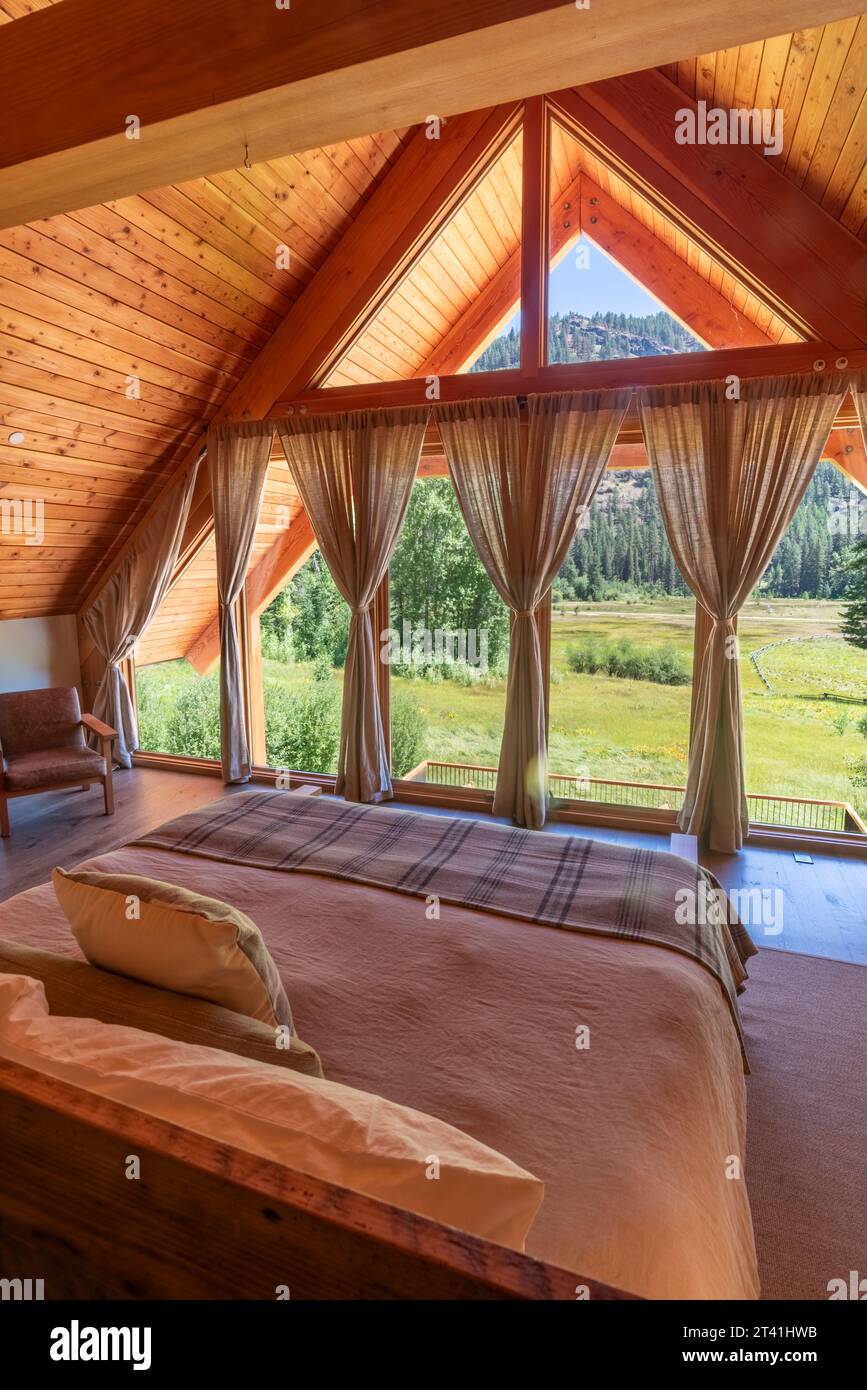 Eagle Cap Suite in the Minam River Lodge, Oregon Stock Photo - Alamy