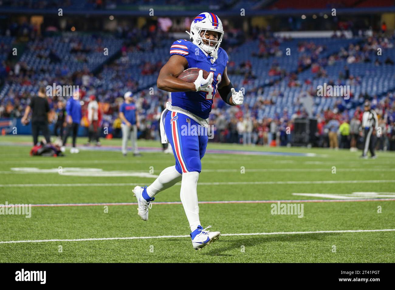 Buffalo Bills fullback Reggie Gilliam (41) warms up before an NFL football game against the ...
