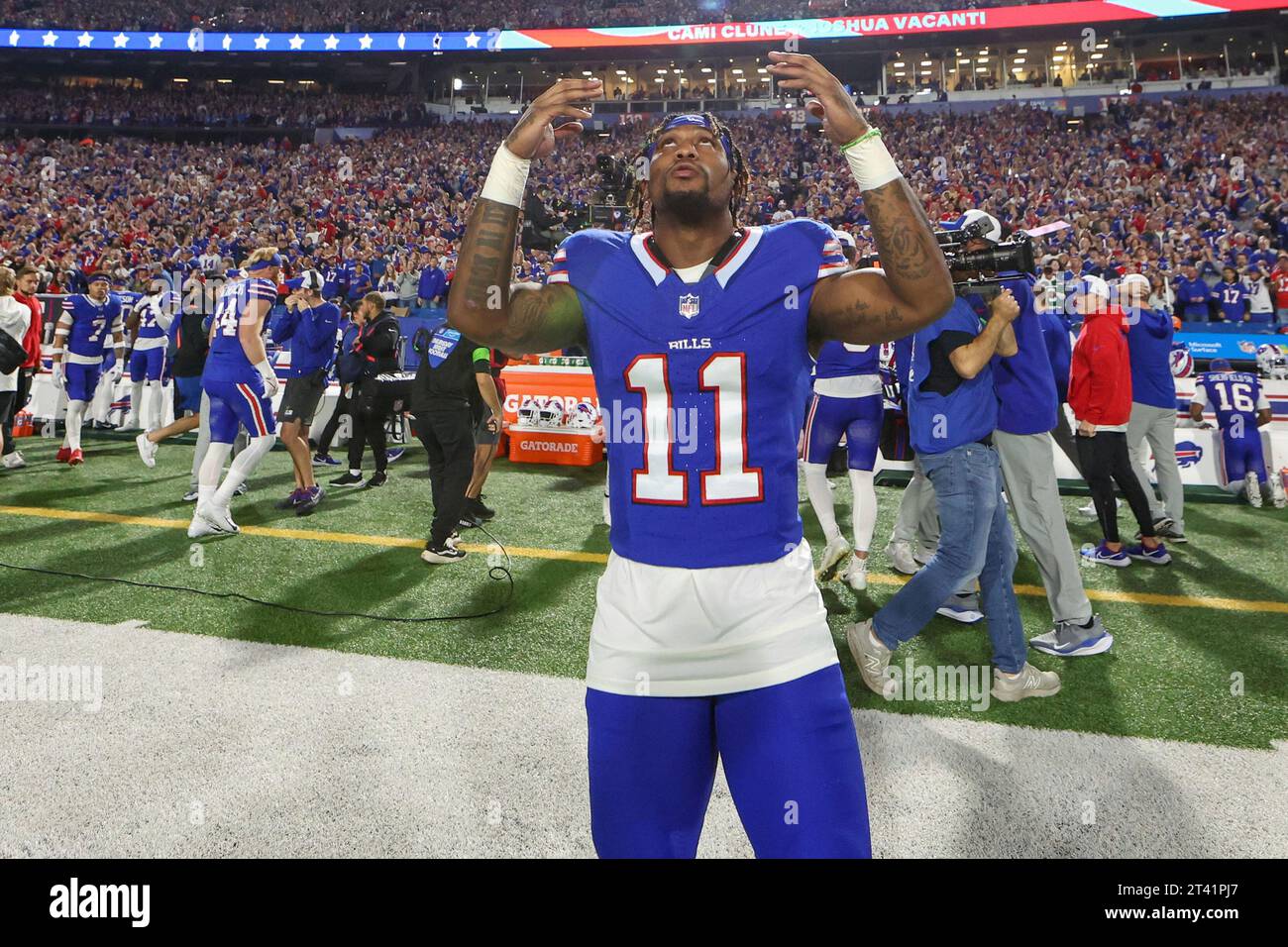 Buffalo Bills wide receiver Deonte Harty (11) raises his hands and ...