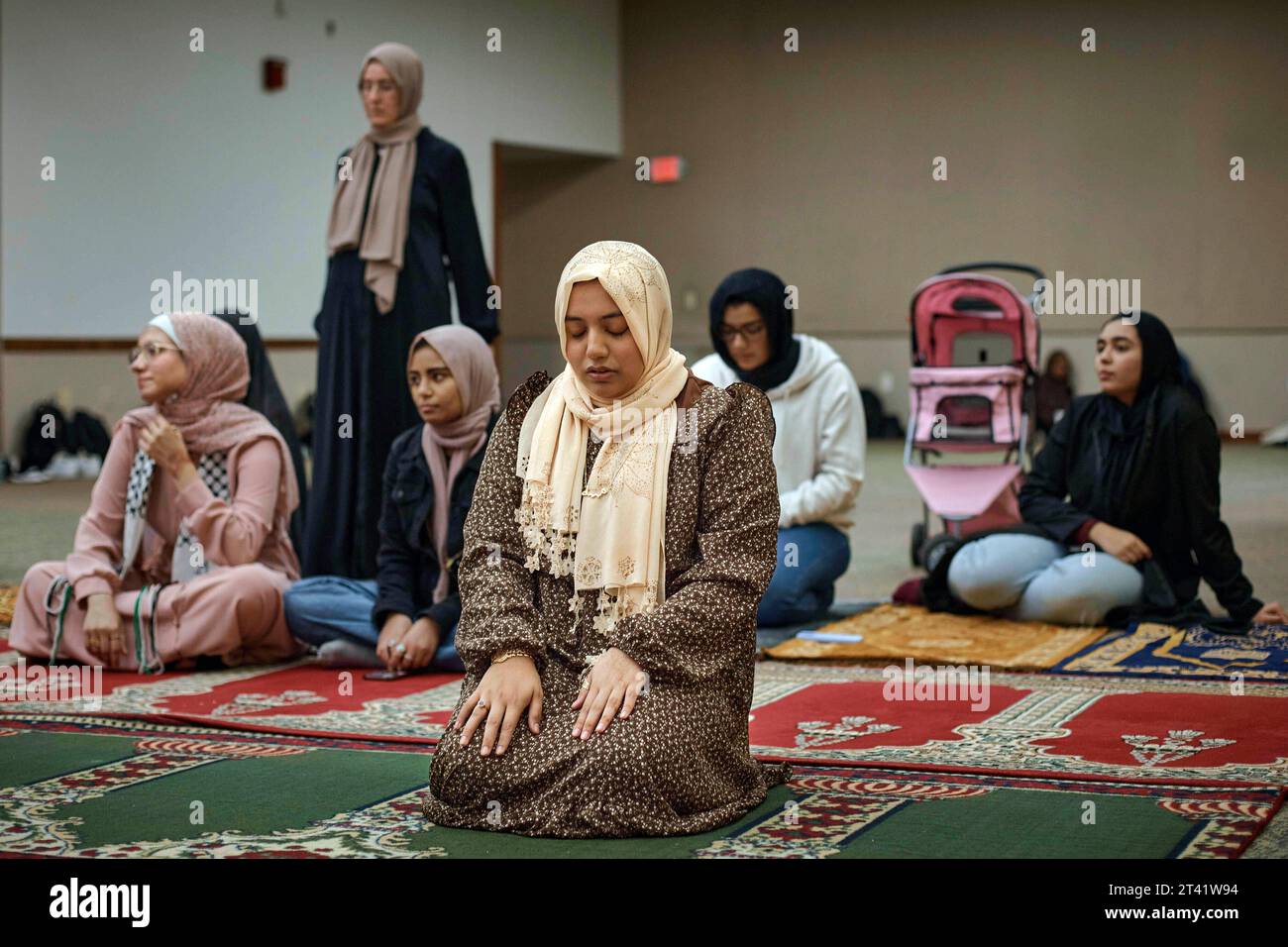 Muslim Rutgers University's students pray on Friday, Oct. 27, 2023, in ...