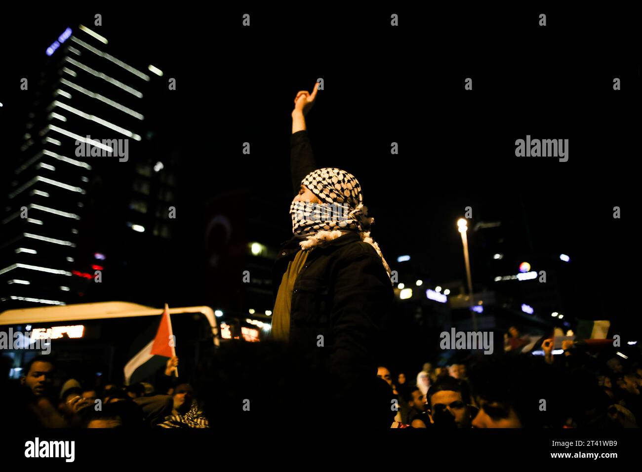 Istanbul, Istanbul, Turkey. 27th Oct, 2023. Hundreds of Turks and ...