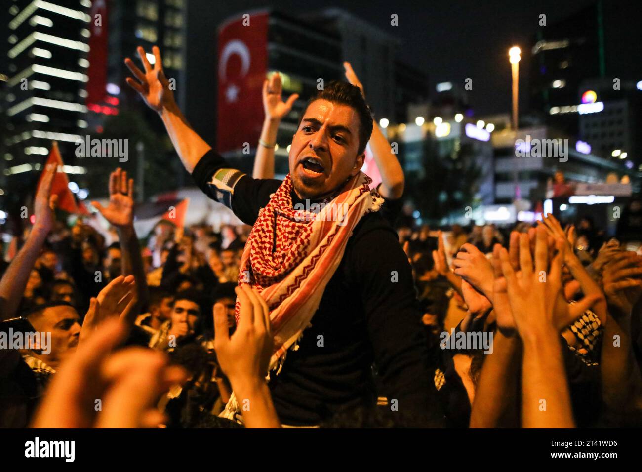 Istanbul, Istanbul, Turkey. 27th Oct, 2023. Hundreds of Turks and ...