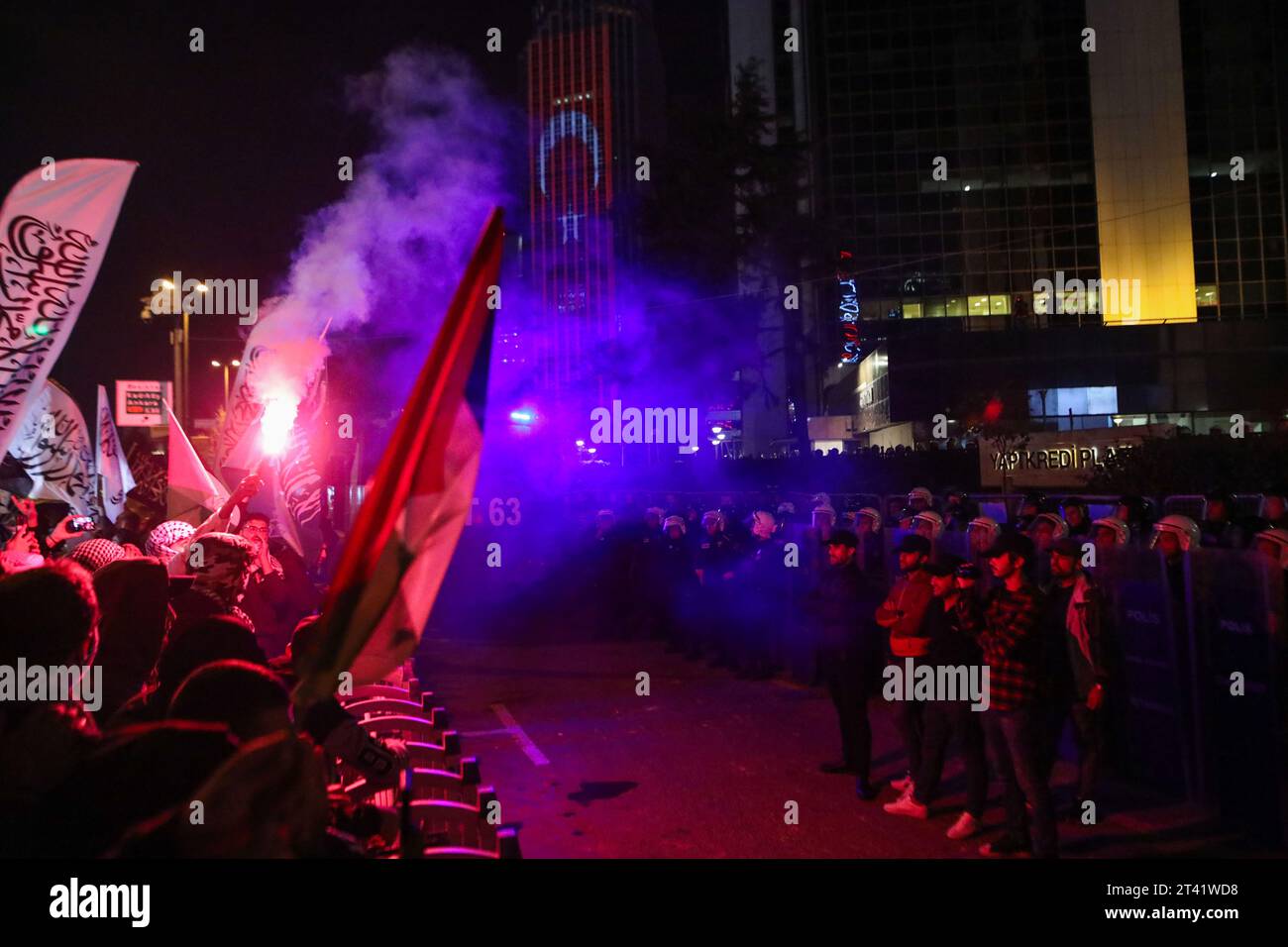 Istanbul, Istanbul, Turkey. 27th Oct, 2023. Hundreds of Turks and ...