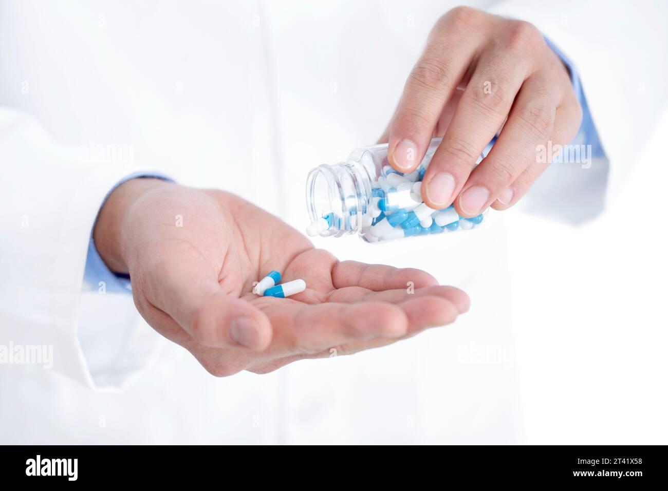 Doctor dispensing drugs Stock Photo - Alamy