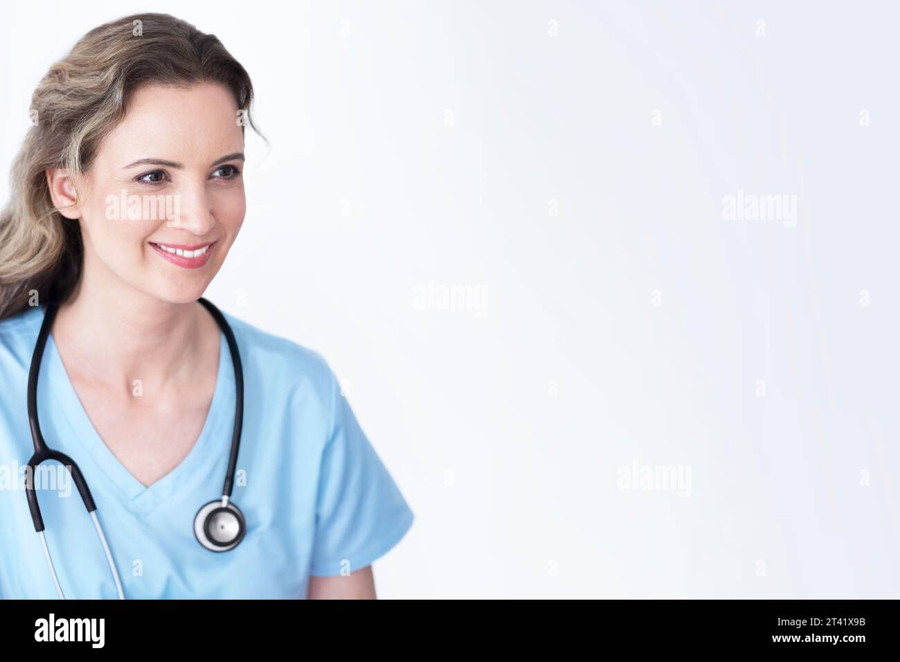 Doctor smiling portrait hi-res stock photography and images - Alamy